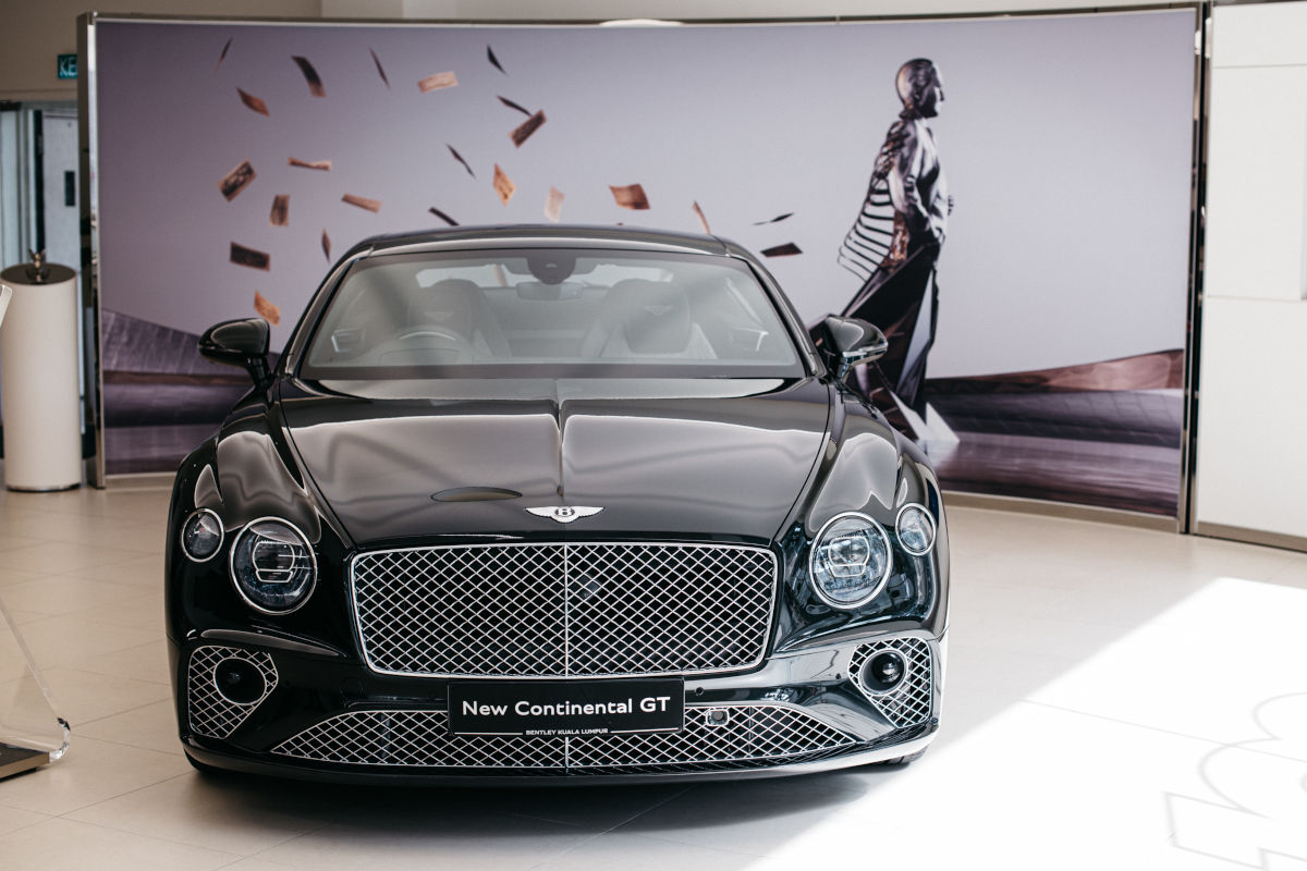 2. The all-new Bentley Continental GT in Midnight Emerald - The Peak ...