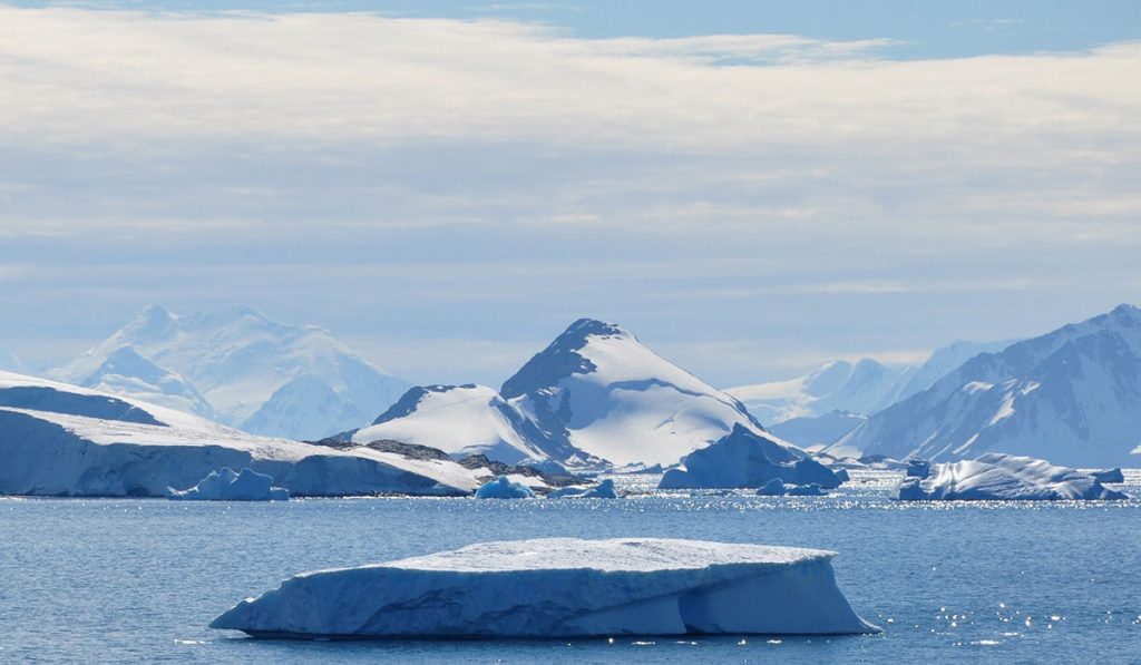 Admire Magnificent Views of Antarctica From A Privately Charted Plane ...