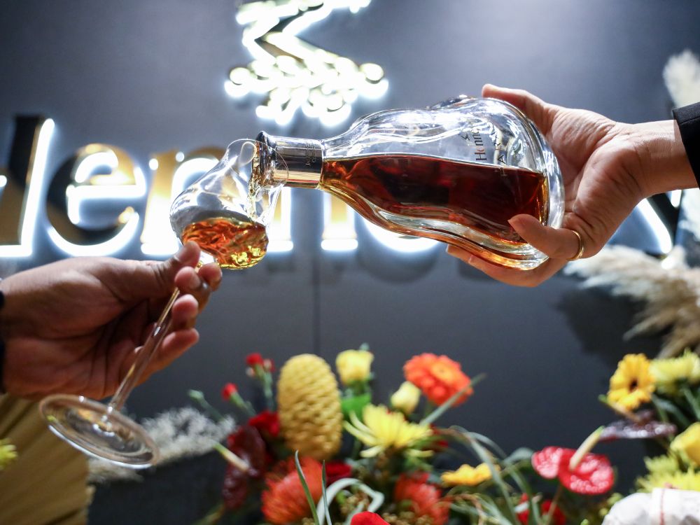 Discover a Bespoke World at Hennessy’s Hands - The Peak Malaysia